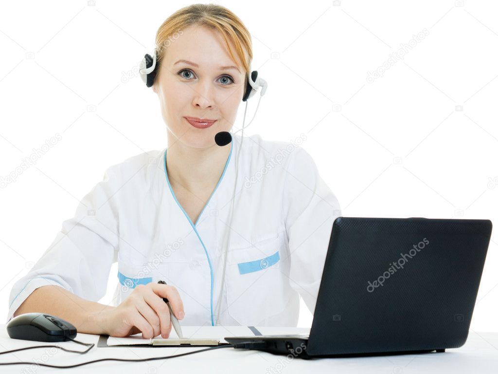 Una doctora operadora sobre un fondo blanco . — Foto de stock ...