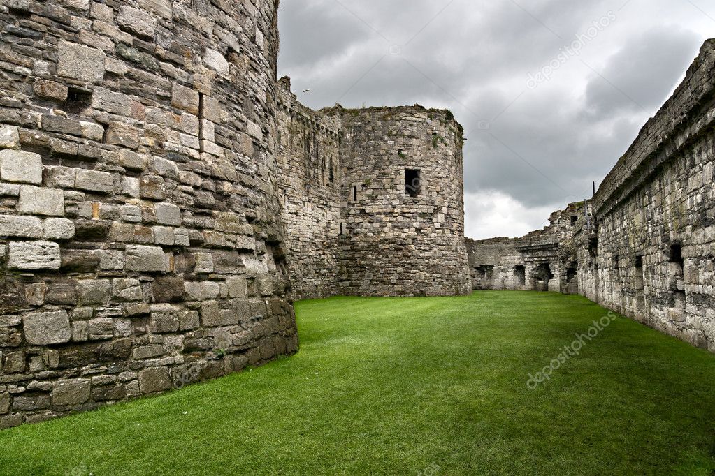 Beaumaris Castle walls on the Isle of Anglesey in North Wales — Stock ...