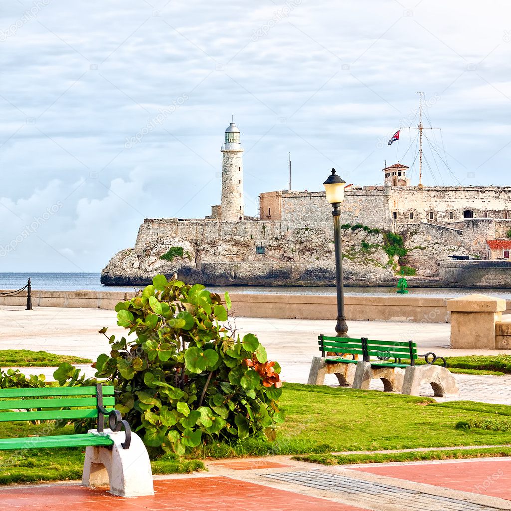 The iconic castle of El Morro, a symbol of Havana — Stock Photo ...