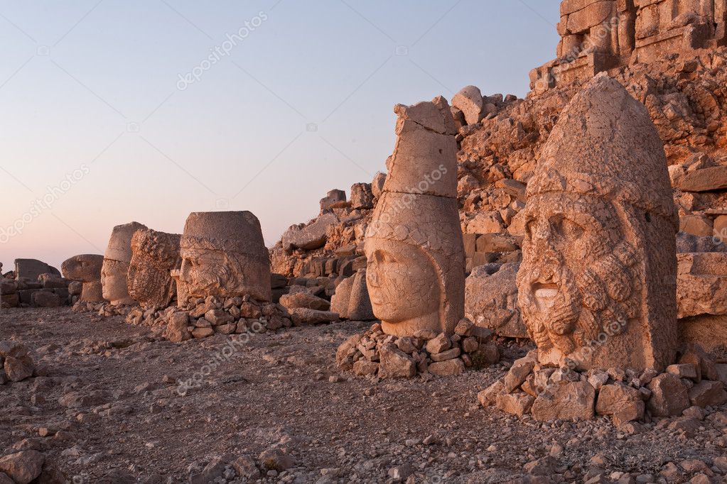 Nemrut dagi heads. — Stock Photo © Alex_Ishchenko #10169171