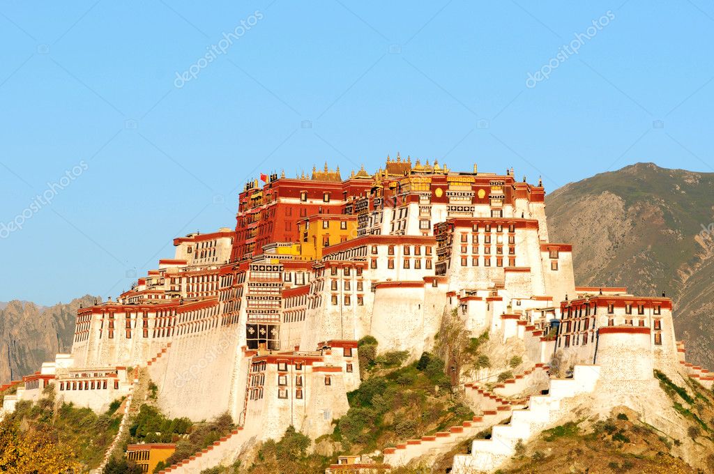 Landmark of the famous Potala Palace in Lhasa Tibet — Stock Photo ...