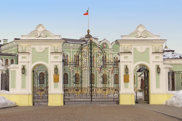 Old palace gates Stock Photos, Royalty Free Old palace gates Images ...