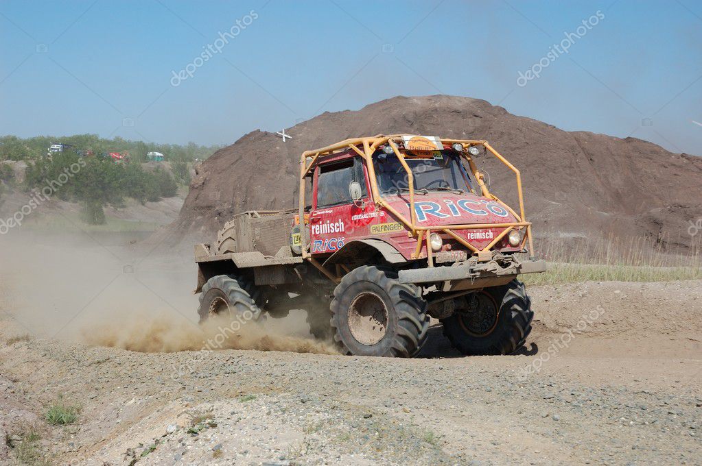 Mercedes Benz Unimog rally truck at offroad competition – Stock ...