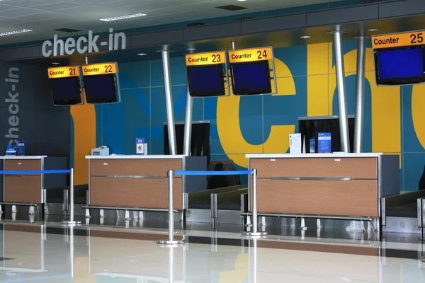 Check in counter Pictures, Check in counter Stock Photos & Images ...