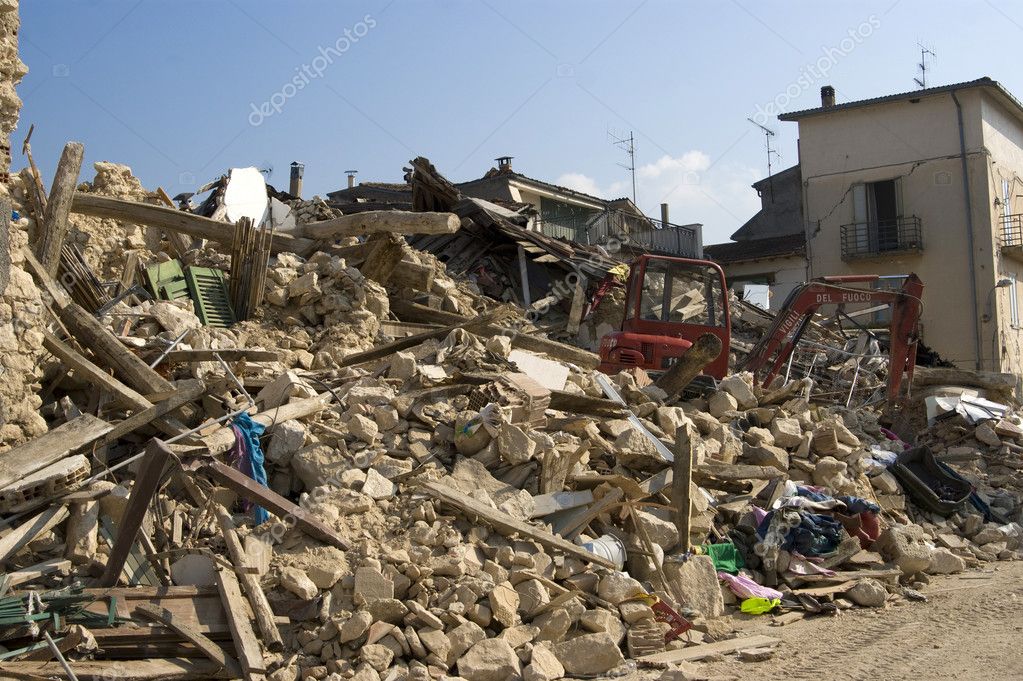 The devastation of the earthquake Stock Photo by ©Fotografiche 8366280