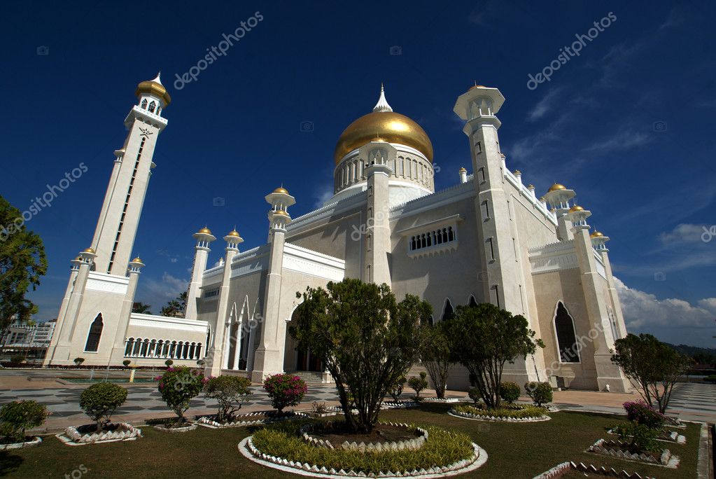 Omar Ali Saifuddin Mosque in Bandar Seri Begawan - Brunei Darusalam ...