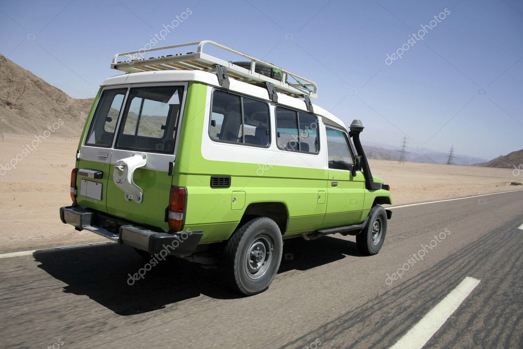 4 wheel drive overtaking on a desert road in sinai, egypt Stock Photo ...