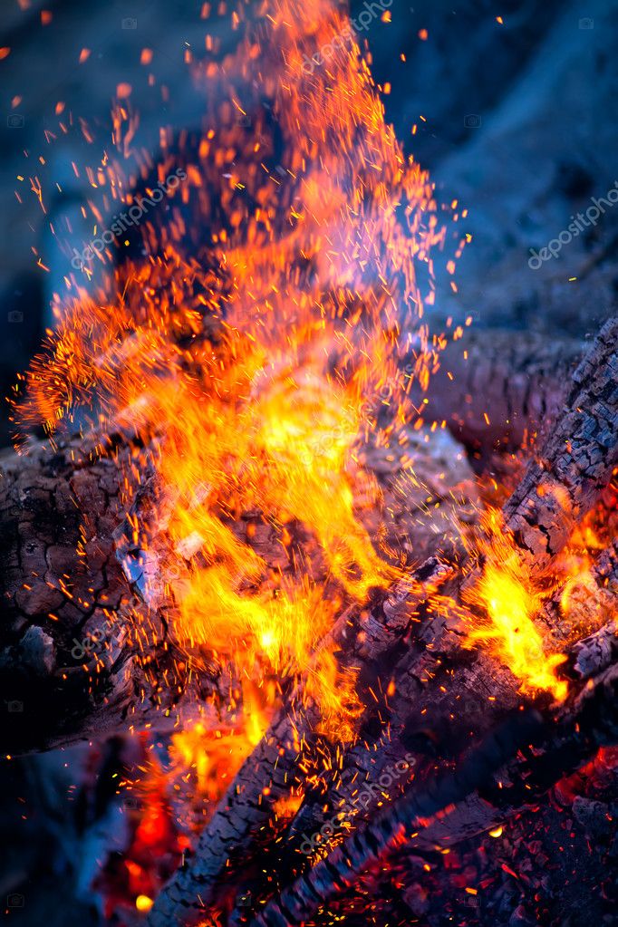 Sparkling campfire with black background Stock Photo by ©Ipatov 8932718