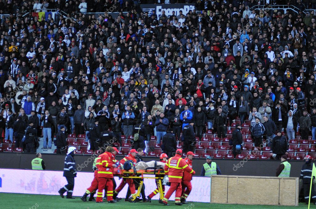 Paramedics in action at a soccer game – Stock Editorial Photo ...