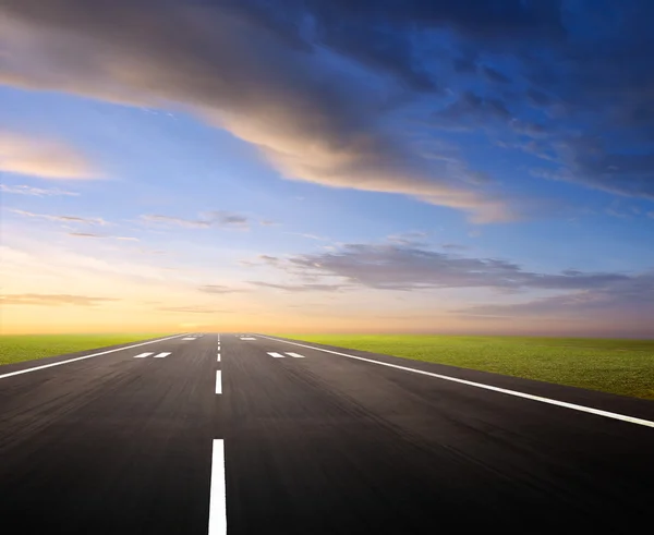 Runway Stock Photos, Royalty Free Runway Images | Depositphotos