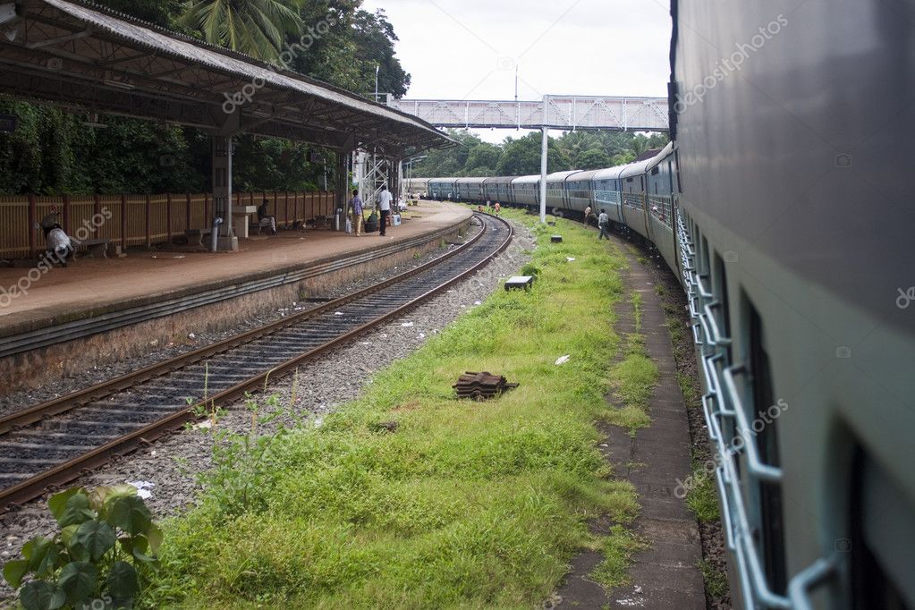 Passengers at a local train stop — Stock Editorial Photo © mathes #9302755