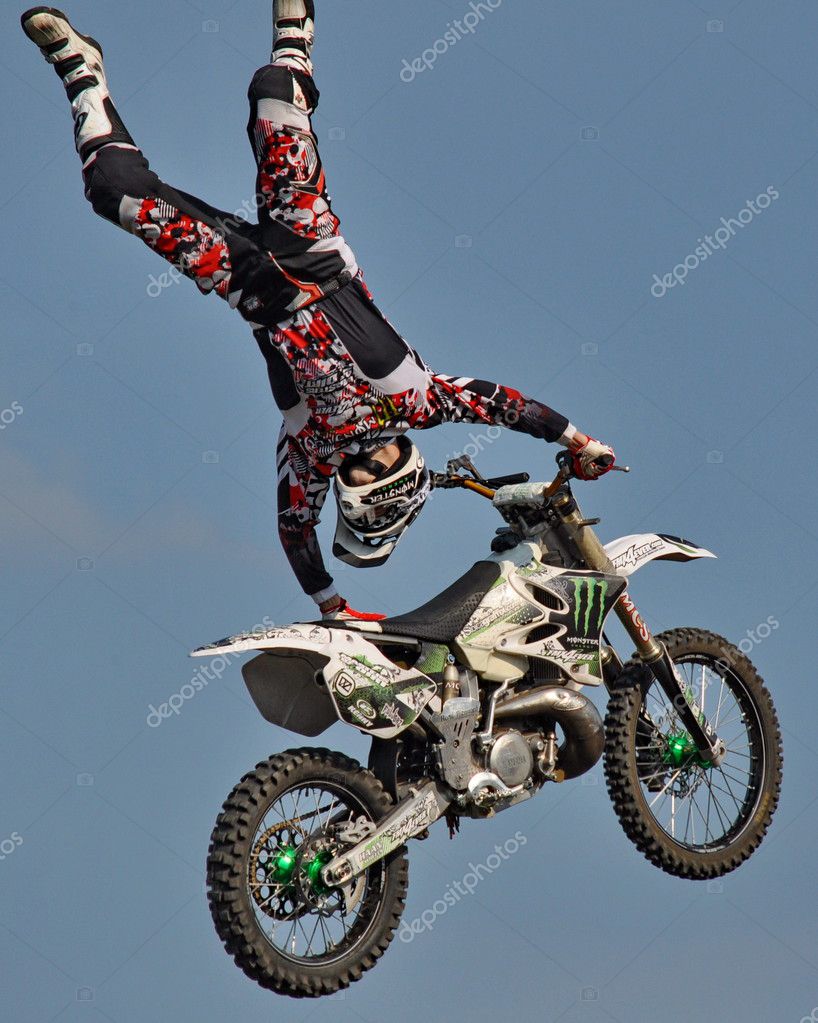 Motocross freestyle — Foto editorial de stock © DenisPenza #9024764