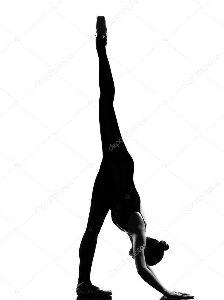 Woman ballet dancer exercising splits stretching warming up — Stock ...