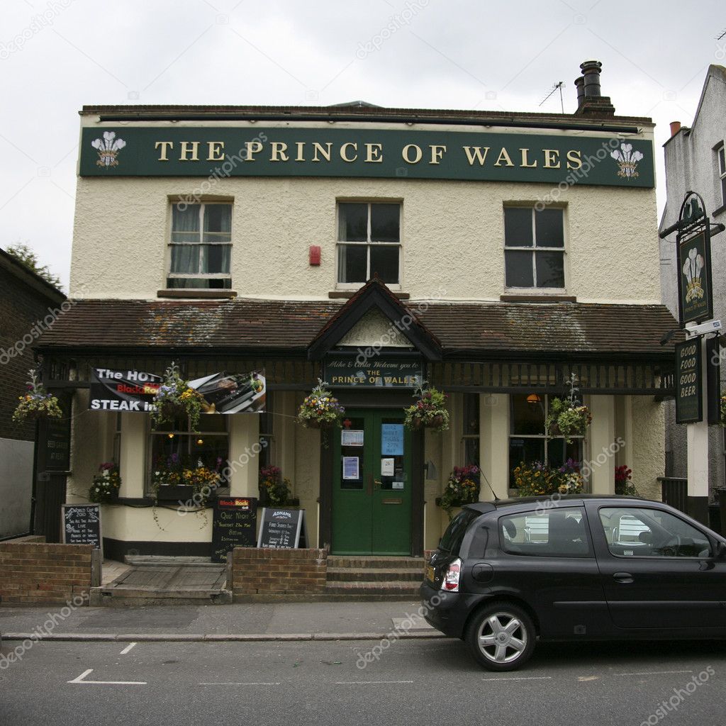 Outside view of a english pub – Stock Editorial Photo © anizza #9730276